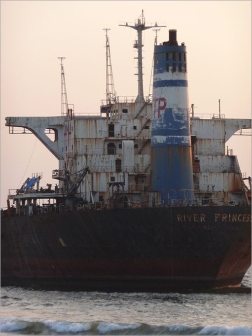 Best 9 Amazing “Above-Water” Shipwrecks